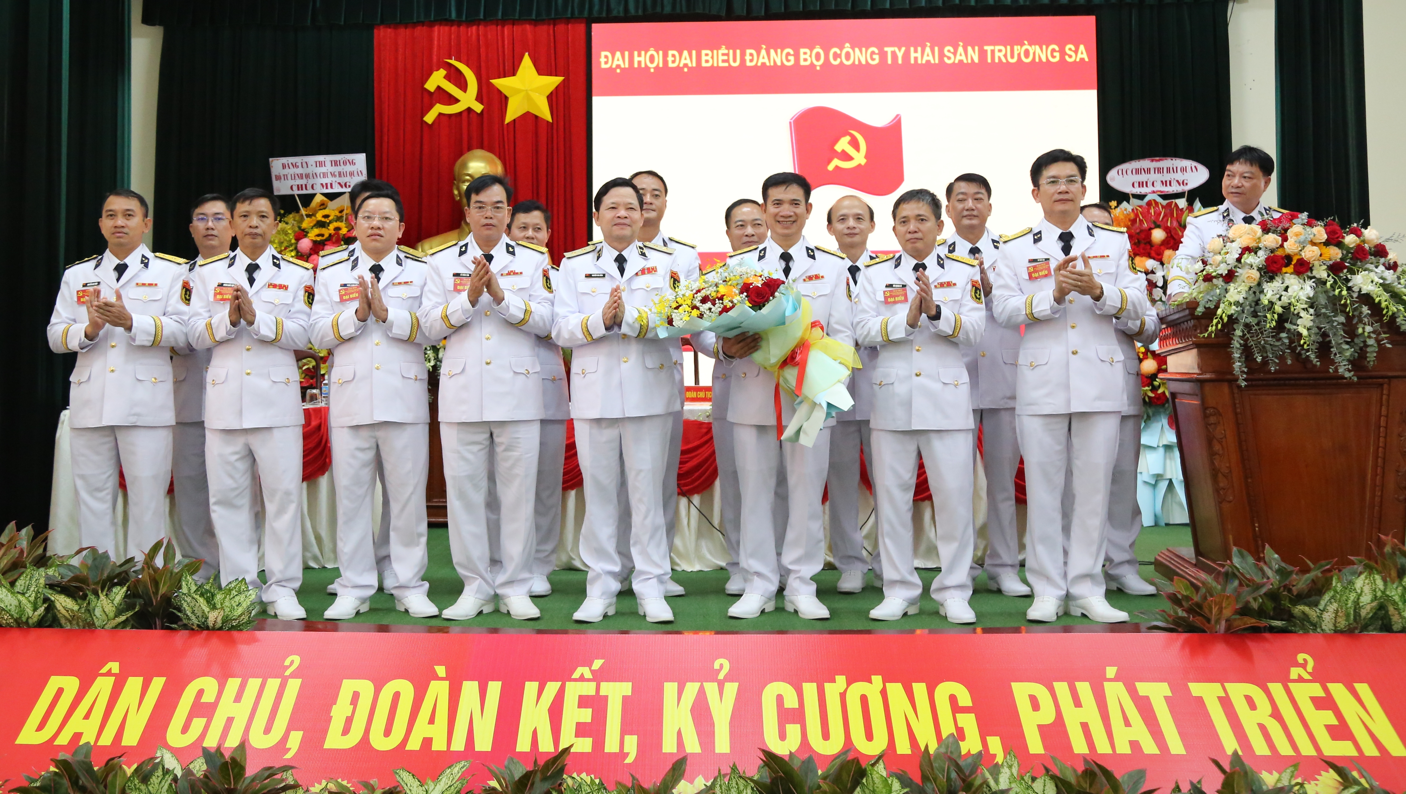 Chính uỷ Hải quân dự, chỉ đạo Đại hội Đảng bộ Công ty Hải sản Trườn... - Báo Hải quân Việt Nam